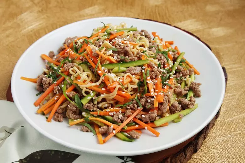 Asian mince salad