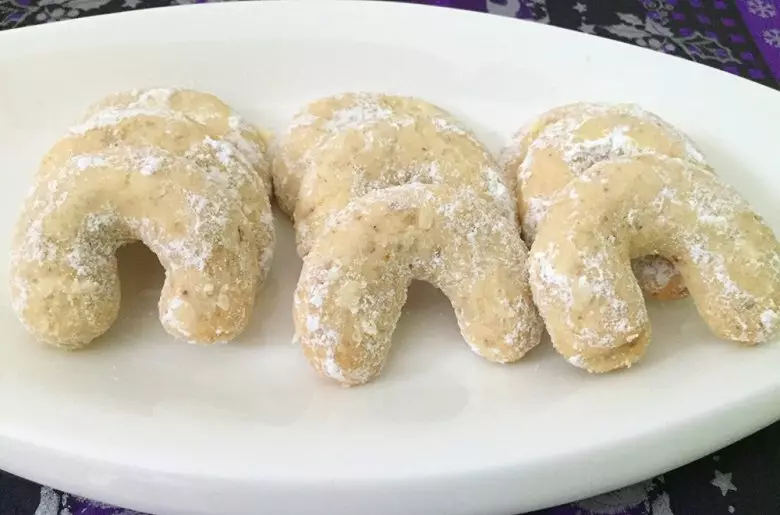 Vanilla crescents