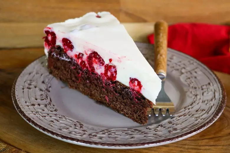 cake Raspberry bi krem şerab