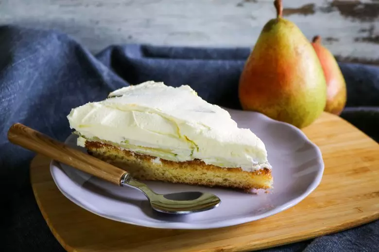 Pear and champagne cake