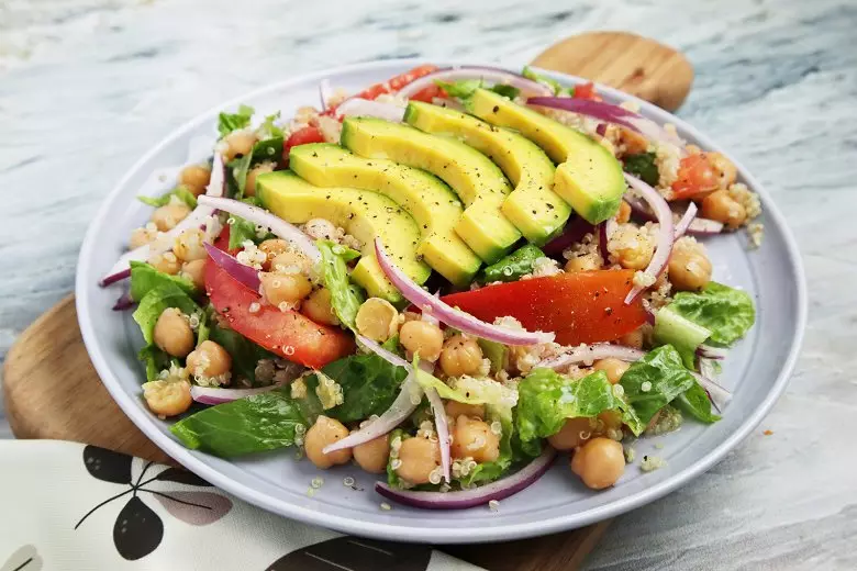 សាឡាត់ Chickpea ជាមួយ avocado