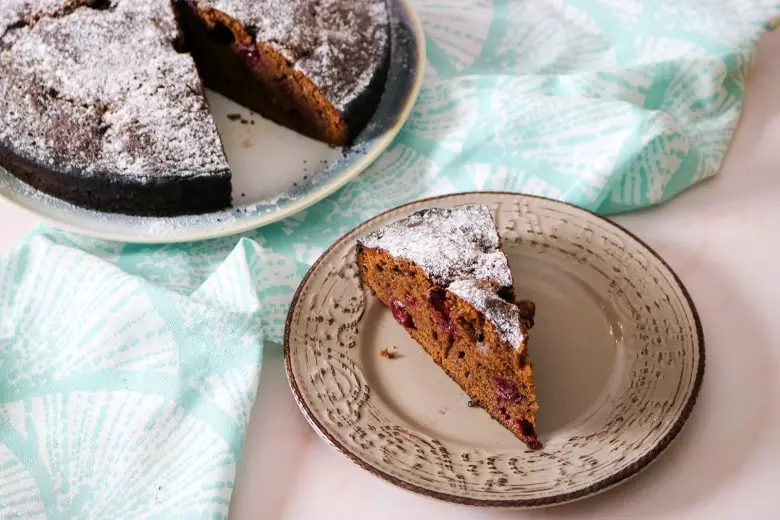 Chocolate cake with cherries