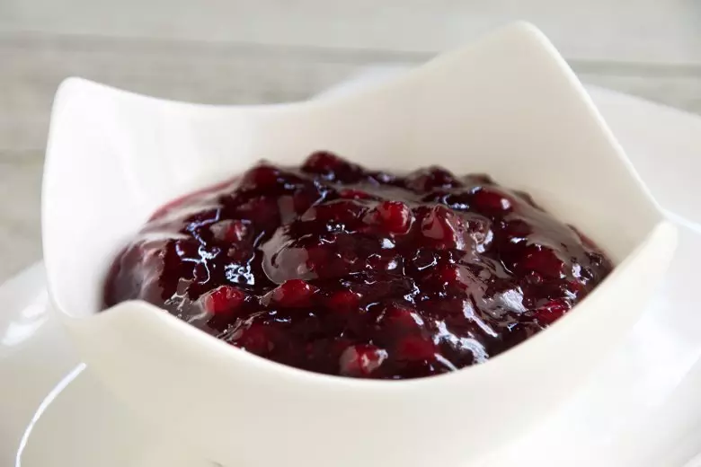 گھر جي lingonberry جيلي