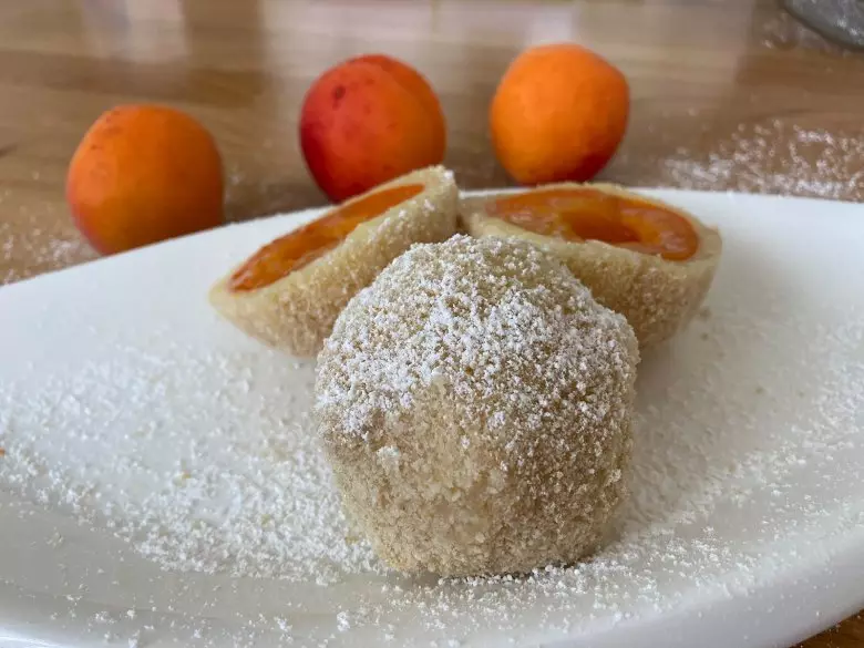 Sauƙaƙan apricot dumplings