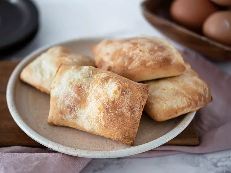 Sauerkraut Taschen mat Hefteig