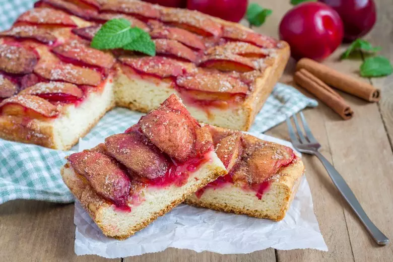 Plum cake bi hevîrtirşkê