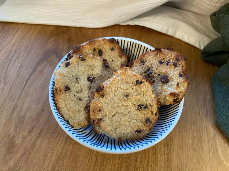 Veganiški šokoladiniai bananiniai kokosiniai sausainiai