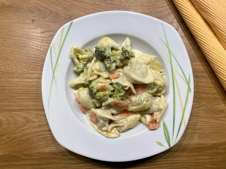 Tortelloni sa creamy cheese sauce