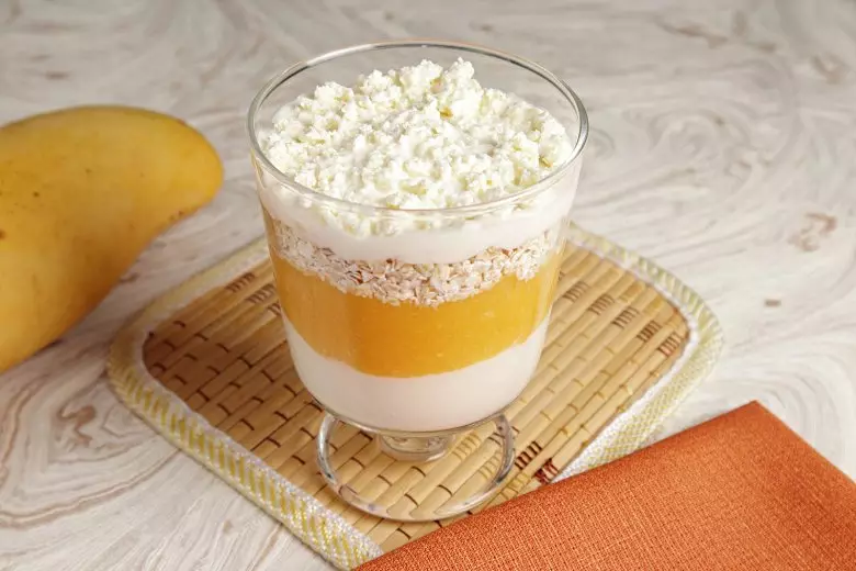 I-Mango dessert kunye ne-oatmeal