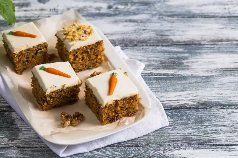 Bolo de cenoria con glaseado de queixo crema