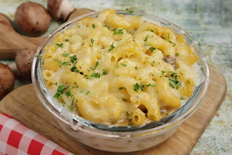 Cazuela de macarrones con champiñones