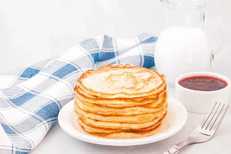 Pancake dengan keju kotej