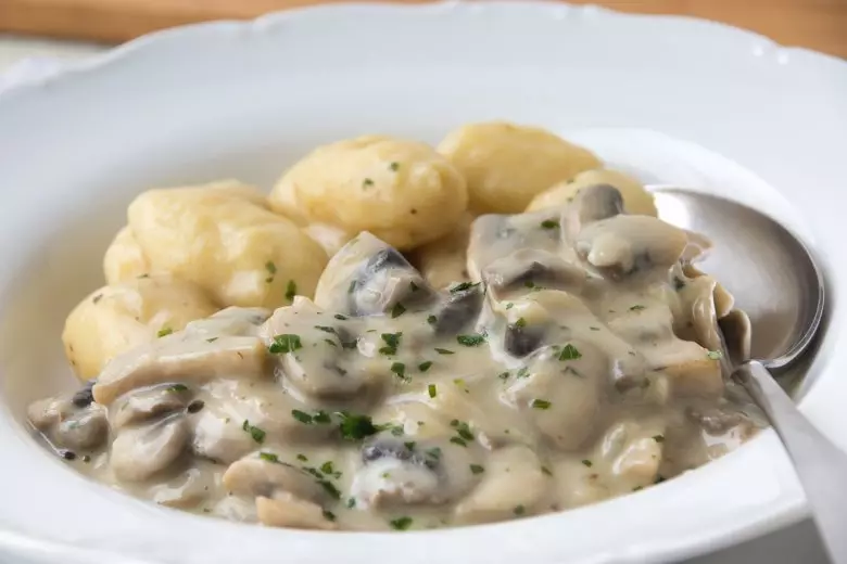 Cream sauce e nang le li-mushroom